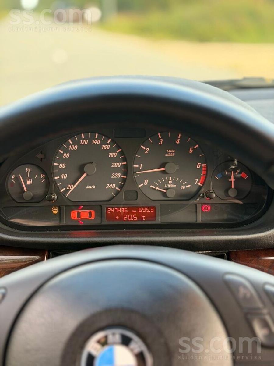 Black BMW 325 2001 in Tukums, with an engine capacity of 2.50 L and mileage of 248 thousand km for 9500 €, photo 9 on AUTOMOTO.COM.LV