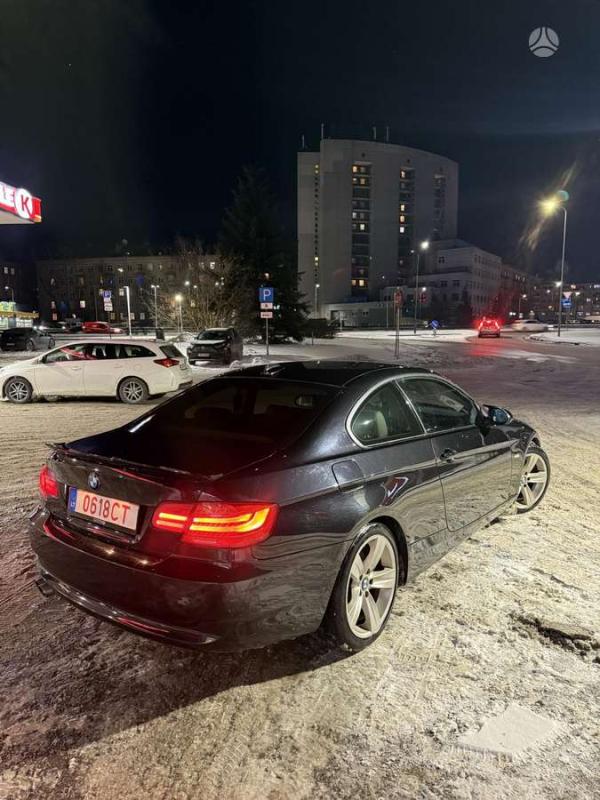 Black BMW 325 2007 in Vilnius, with an engine capacity of 2.99 L and mileage of 358 thousand km for 5700 €, photo 4 on AUTOMOTO.COM.LV