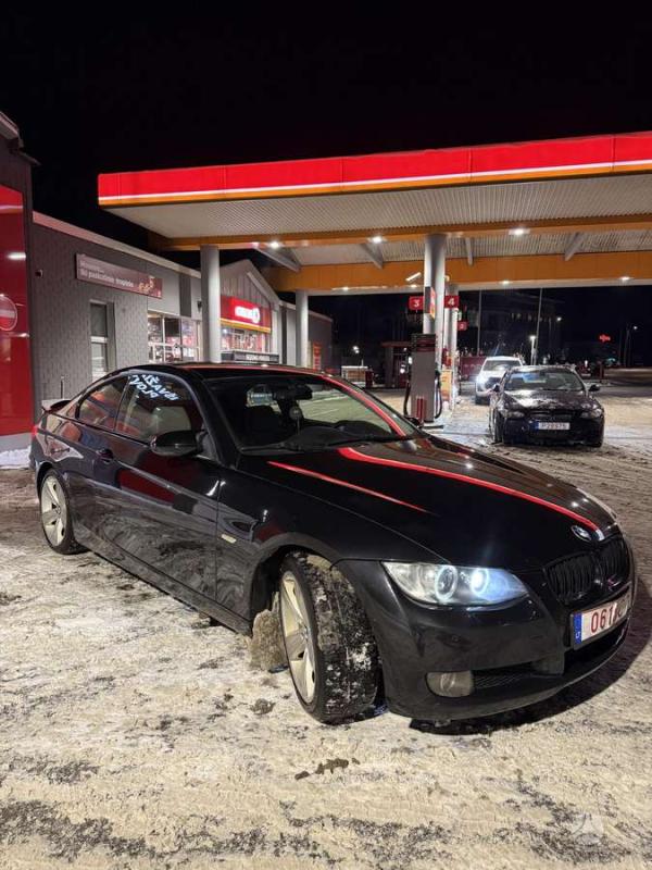 Black BMW 325 2007 in Vilnius, with an engine capacity of 2.99 L and mileage of 358 thousand km for 5700 €, photo 5 on AUTOMOTO.COM.LV
