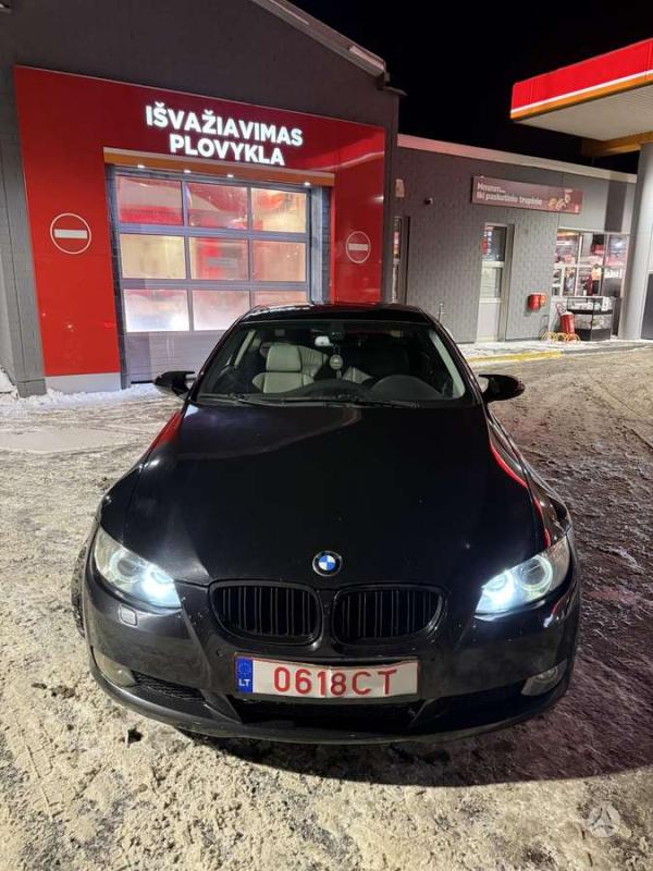 Black BMW 325 2007 in Vilnius, with an engine capacity of 2.99 L and mileage of 358 thousand km for 5700 €, photo 6 on AUTOMOTO.COM.LV