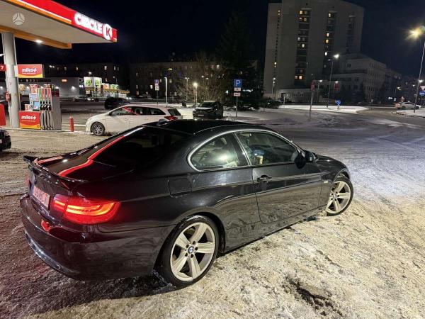Black BMW 325 2007 in Vilnius, with an engine capacity of 2.99 L and mileage of 358 thousand km for 5700 €, photo 8 on AUTOMOTO.COM.LV