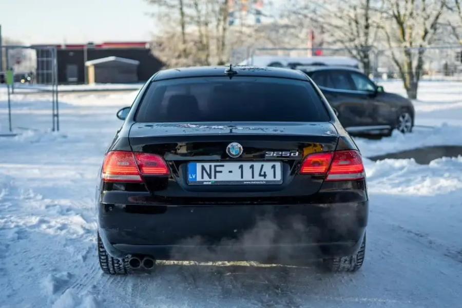 Melns BMW 325 2007 Liepāja, ar dzinēja tilpumu 3.00 L un nobraukumu 250 tūkst. km par 7650 €, foto 4 vietnē AUTOMOTO.COM.LV