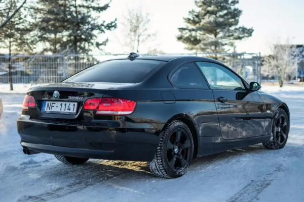 Black BMW 325 2007 in Liepaja, with an engine capacity of 3.00 L and mileage of 250 thousand km for 7650 €, photo 4 on AUTOMOTO.COM.LV