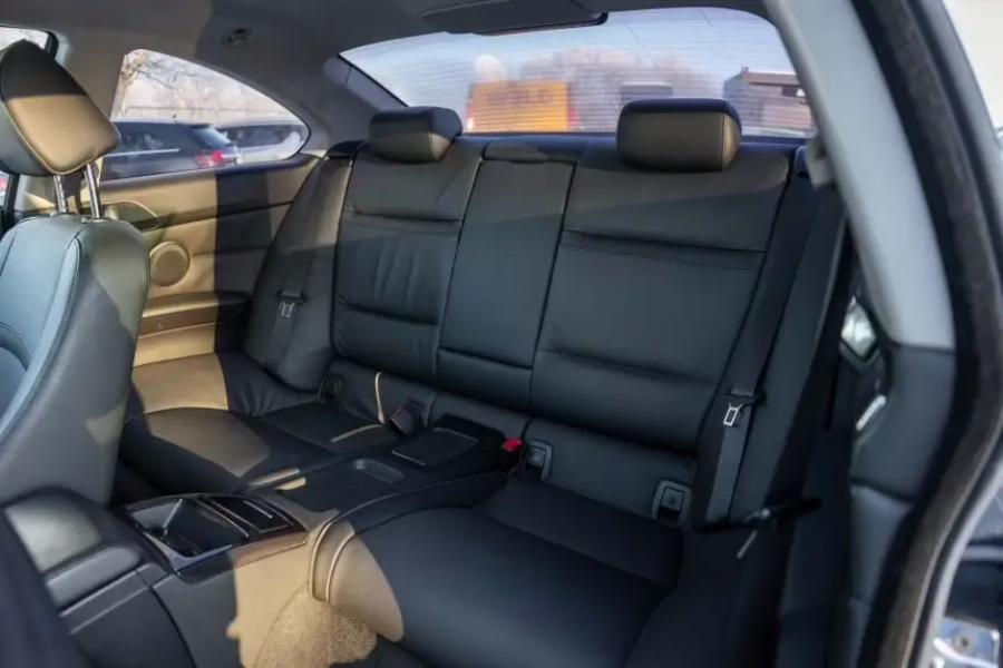 Melns BMW 325 2007 Liepāja, ar dzinēja tilpumu 3.00 L un nobraukumu 250 tūkst. km par 7650 €, foto 9 vietnē AUTOMOTO.COM.LV