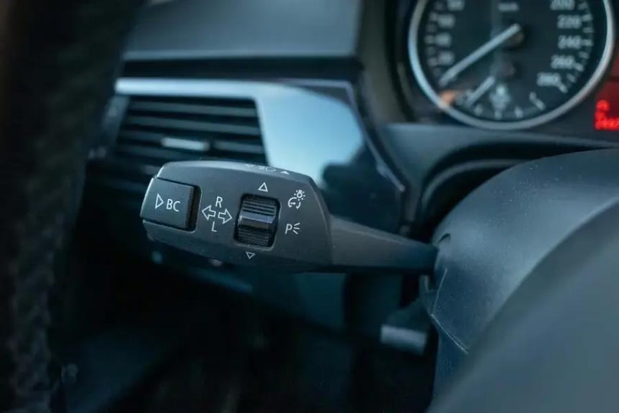Melns BMW 325 2007 Liepāja, ar dzinēja tilpumu 3.00 L un nobraukumu 250 tūkst. km par 7650 €, foto 20 vietnē AUTOMOTO.COM.LV