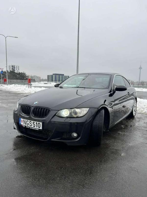 Black BMW 325 2008 in Vilnius, with an engine capacity of 2.99 L and mileage of 317 thousand km for 7700 €, photo 2 on AUTOMOTO.COM.LV