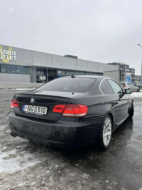 Black BMW 325 2008 in Vilnius, with an engine capacity of 2.99 L and mileage of 317 thousand km for 7700 €, photo 3 on AUTOMOTO.COM.LV