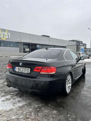 Black BMW 325 2008 in Vilnius, with an engine capacity of 2.99 L and mileage of 317 thousand km for 7700 €, photo 3 on AUTOMOTO.COM.LV