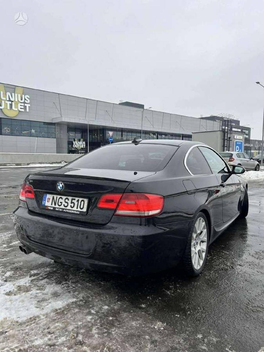 Black BMW 325 2008 in Vilnius, with an engine capacity of 2.99 L and mileage of 317 thousand km for 7700 €, photo 3 on AUTOMOTO.COM.LV