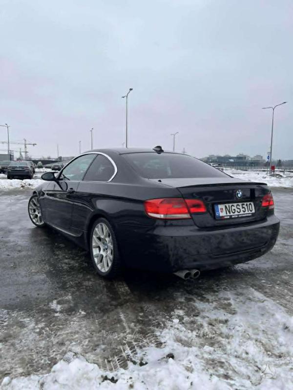 Black BMW 325 2008 in Vilnius, with an engine capacity of 2.99 L and mileage of 317 thousand km for 7700 €, photo 4 on AUTOMOTO.COM.LV