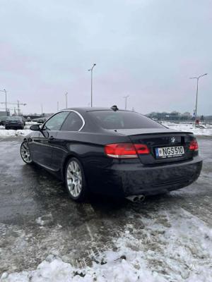 Black BMW 325 2008 in Vilnius, with an engine capacity of 2.99 L and mileage of 317 thousand km for 7700 €, photo 4 on AUTOMOTO.COM.LV