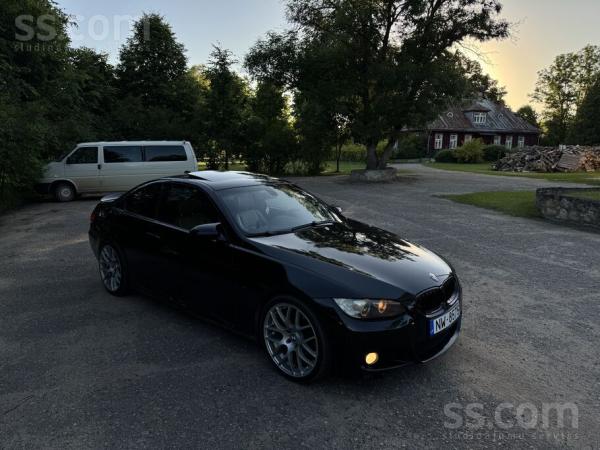 Melns BMW 325 2008 Preiļi, ar dzinēja tilpumu 3.00 L un nobraukumu 427 tūkst. km par 7500 €, foto 2 vietnē AUTOMOTO.COM.LV