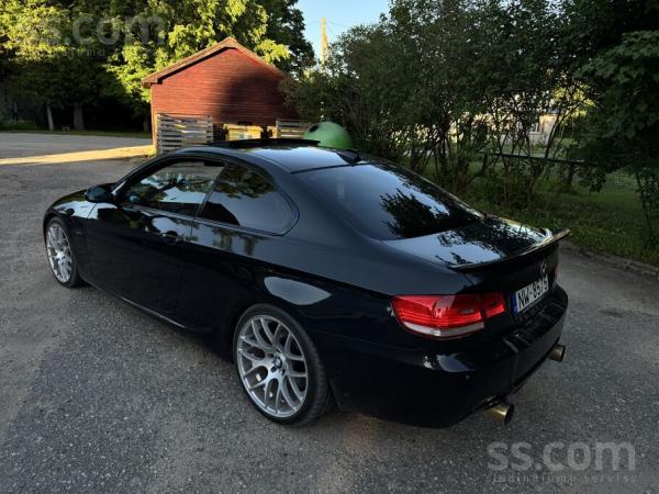 Melns BMW 325 2008 Preiļi, ar dzinēja tilpumu 3.00 L un nobraukumu 427 tūkst. km par 7500 €, foto 3 vietnē AUTOMOTO.COM.LV