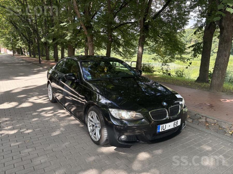 Black BMW 325 2010 in Riga, with an engine capacity of 3.00 L and mileage of 286 thousand km for 9900 €, photo 1 on AUTOMOTO.COM.LV