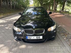 Black BMW 325 2010 in Riga, with an engine capacity of 3.00 L and mileage of 286 thousand km for 9900 €, photo 3 on AUTOMOTO.COM.LV