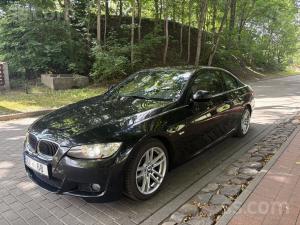 Black BMW 325 2010 in Riga, with an engine capacity of 3.00 L and mileage of 286 thousand km for 9900 €, photo 4 on AUTOMOTO.COM.LV