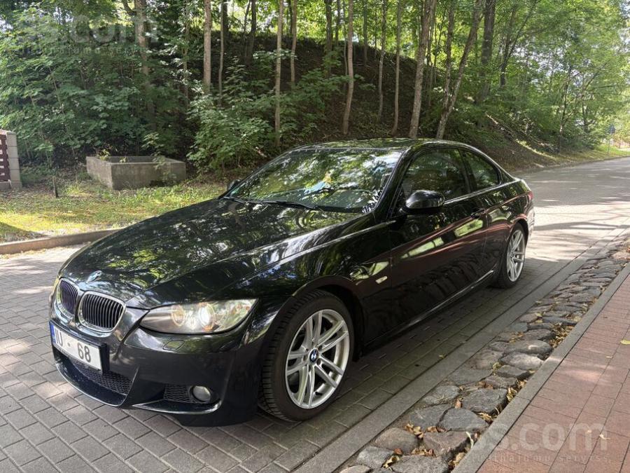 Black BMW 325 2010 in Riga, with an engine capacity of 3.00 L and mileage of 286 thousand km for 9900 €, photo 4 on AUTOMOTO.COM.LV
