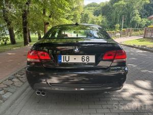Black BMW 325 2010 in Riga, with an engine capacity of 3.00 L and mileage of 286 thousand km for 9900 €, photo 7 on AUTOMOTO.COM.LV