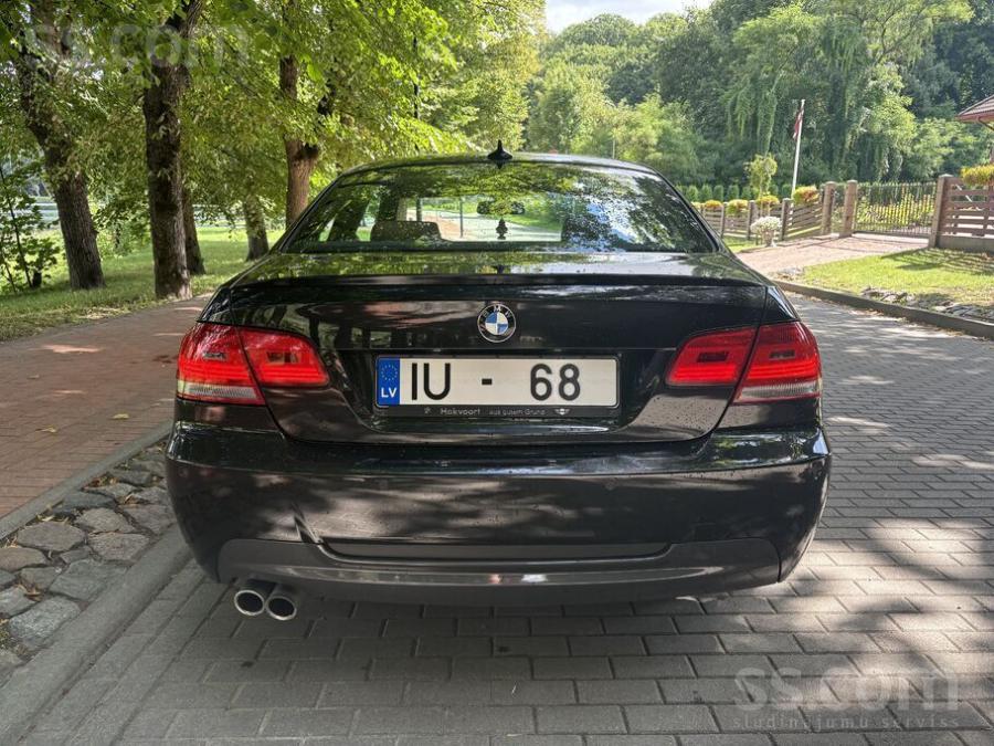 Black BMW 325 2010 in Riga, with an engine capacity of 3.00 L and mileage of 286 thousand km for 9900 €, photo 7 on AUTOMOTO.COM.LV