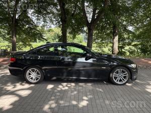 Black BMW 325 2010 in Riga, with an engine capacity of 3.00 L and mileage of 286 thousand km for 9900 €, photo 9 on AUTOMOTO.COM.LV