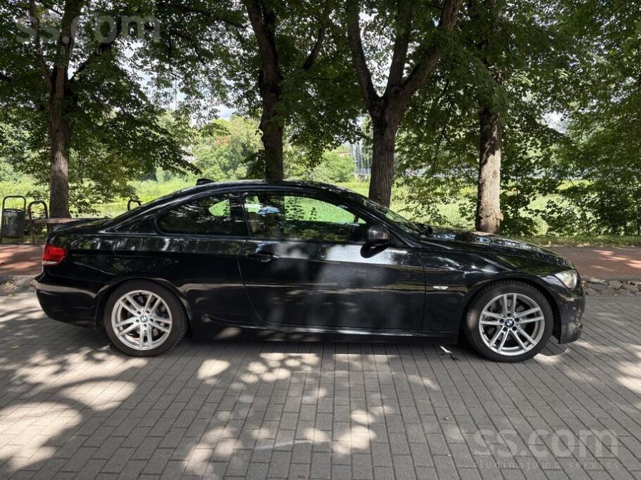 Black BMW 325 2010 in Riga, with an engine capacity of 3.00 L and mileage of 286 thousand km for 9900 €, photo 9 on AUTOMOTO.COM.LV