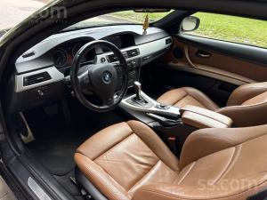 Black BMW 325 2010 in Riga, with an engine capacity of 3.00 L and mileage of 286 thousand km for 9900 €, photo 10 on AUTOMOTO.COM.LV