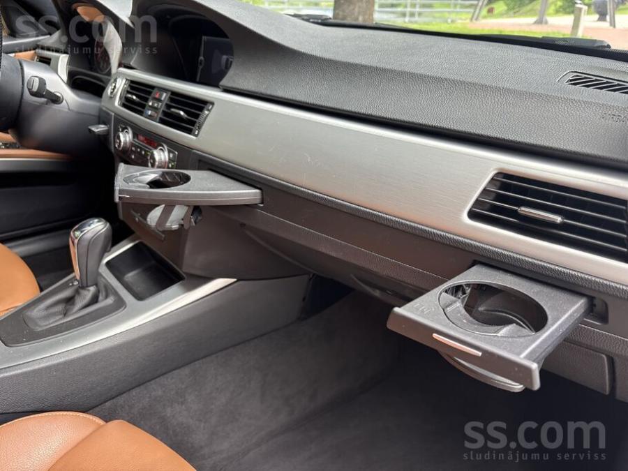 Black BMW 325 2010 in Riga, with an engine capacity of 3.00 L and mileage of 286 thousand km for 9900 €, photo 23 on AUTOMOTO.COM.LV