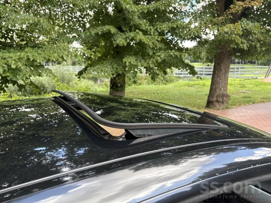 Black BMW 325 2010 in Riga, with an engine capacity of 3.00 L and mileage of 286 thousand km for 9900 €, photo 27 on AUTOMOTO.COM.LV