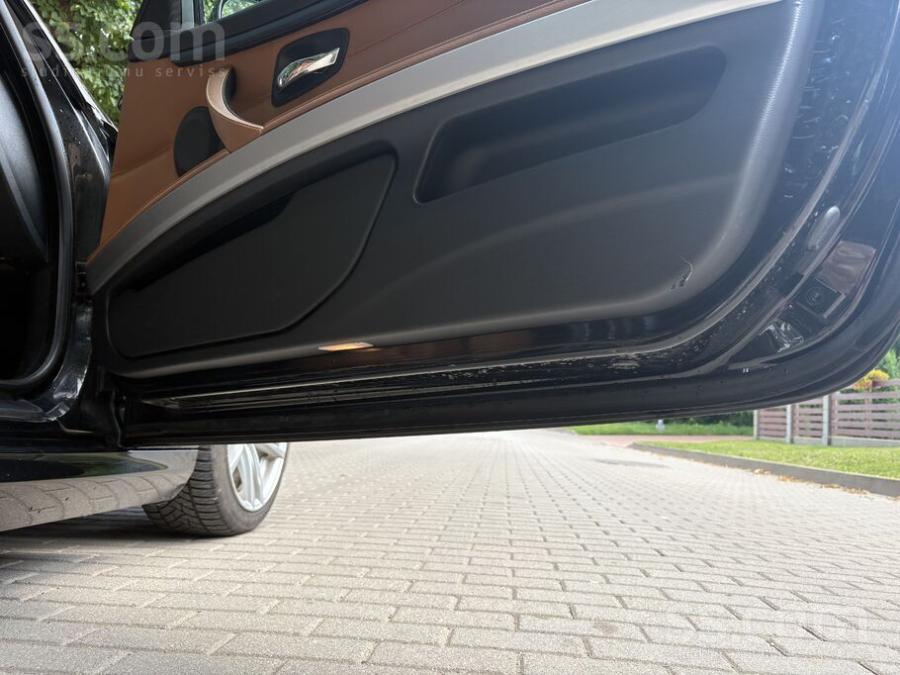 Black BMW 325 2010 in Riga, with an engine capacity of 3.00 L and mileage of 286 thousand km for 9900 €, photo 29 on AUTOMOTO.COM.LV