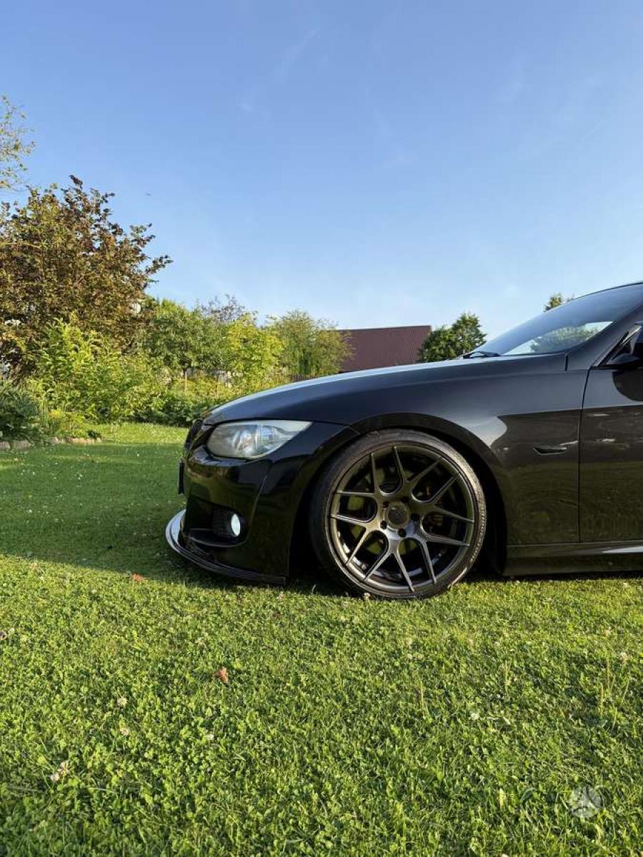 Melns BMW 325 2011 Viļņa, ar dzinēja tilpumu 2.99 L un nobraukumu 351 tūkst. km par 9150 €, foto 13 vietnē AUTOMOTO.COM.LV