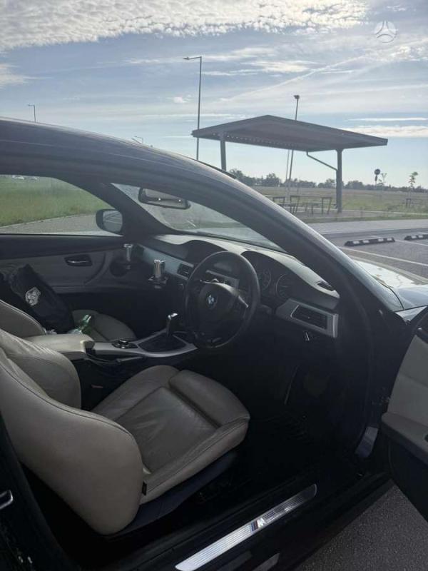 Black BMW 325 2012 in Marijampole, with an engine capacity of 2.99 L and mileage of 231 thousand km for 3550 €, photo 7 on AUTOMOTO.COM.LV