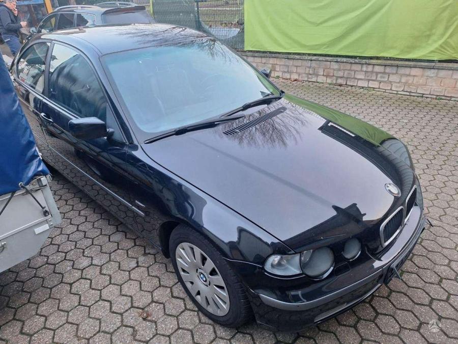 Black BMW 325 2002 in Alytus, with an engine capacity of 2.49 L and mileage of 282 thousand km for 3450 €, photo 4 on AUTOMOTO.COM.LV