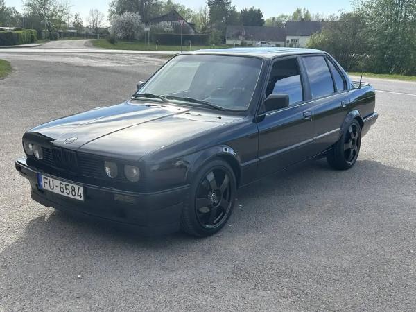 Melns BMW 325 1988 Grobiņa, ar dzinēja tilpumu 2.50 L un nobraukumu 270 tūkst. km par 9900 €, foto 1 vietnē AUTOMOTO.COM.LV