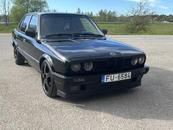 Melns BMW 325 1988 Grobiņa, ar dzinēja tilpumu 2.50 L un nobraukumu 270 tūkst. km par 9900 €, foto 2 vietnē AUTOMOTO.COM.LV