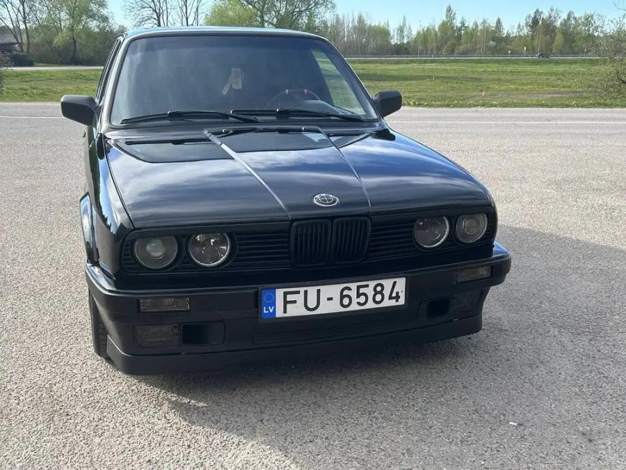 Черный БМВ 325 1988 в Гробиня, объемом двигателя 2.50 л и пробегом 270 тыс. км за 9900 €, фото 4 на AUTOMOTO.COM.LV