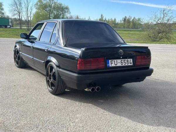 Melns BMW 325 1988 Grobiņa, ar dzinēja tilpumu 2.50 L un nobraukumu 270 tūkst. km par 9900 €, foto 10 vietnē AUTOMOTO.COM.LV
