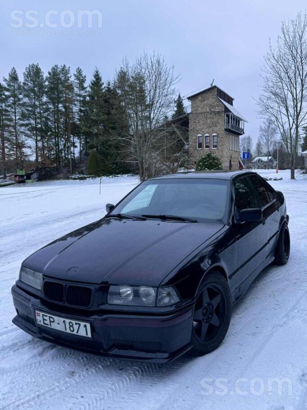 Black BMW 325 1992 in Valmiera, with an engine capacity of 2.50 L and mileage of 406 thousand km for 3649 €, photo 1 on AUTOMOTO.COM.LV