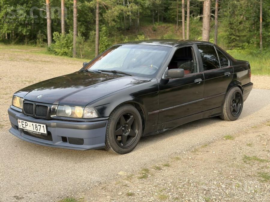 Melns BMW 325 1992 Madona, ar dzinēja tilpumu 2.50 L un nobraukumu 417 tūkst. km par 3150 €, foto 1 vietnē AUTOMOTO.COM.LV