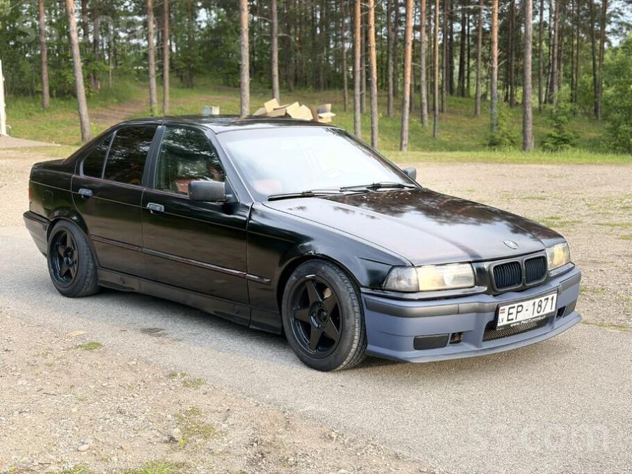 Melns BMW 325 1992 Madona, ar dzinēja tilpumu 2.50 L un nobraukumu 417 tūkst. km par 3150 €, foto 3 vietnē AUTOMOTO.COM.LV
