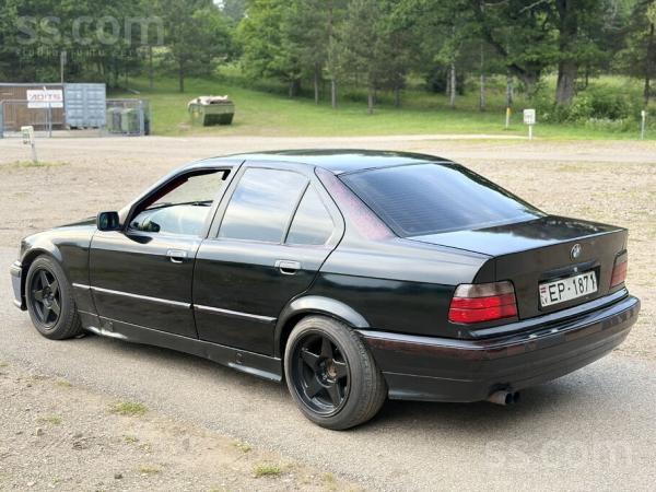 Melns BMW 325 1992 Madona, ar dzinēja tilpumu 2.50 L un nobraukumu 417 tūkst. km par 3150 €, foto 5 vietnē AUTOMOTO.COM.LV