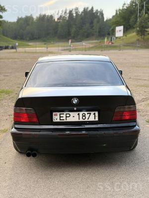 Melns BMW 325 1992 Madona, ar dzinēja tilpumu 2.50 L un nobraukumu 417 tūkst. km par 3150 €, foto 7 vietnē AUTOMOTO.COM.LV