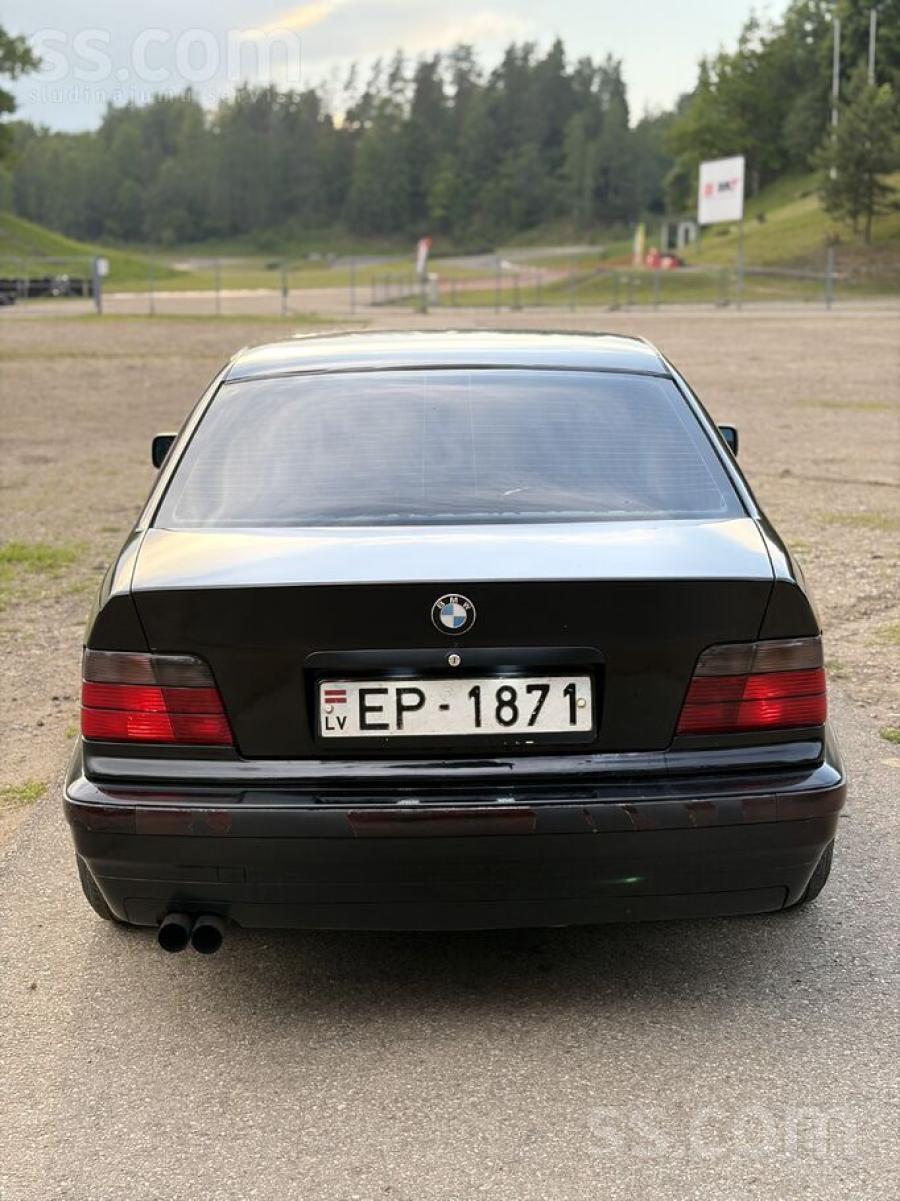Melns BMW 325 1992 Madona, ar dzinēja tilpumu 2.50 L un nobraukumu 417 tūkst. km par 3150 €, foto 7 vietnē AUTOMOTO.COM.LV