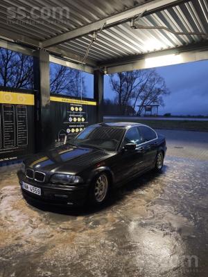 Melns BMW 325 2001 Jēkabpils, ar dzinēja tilpumu 2.50 L un nobraukumu 250 tūkst. km par 2950 €, foto  vietnē AUTOMOTO.COM.LV
