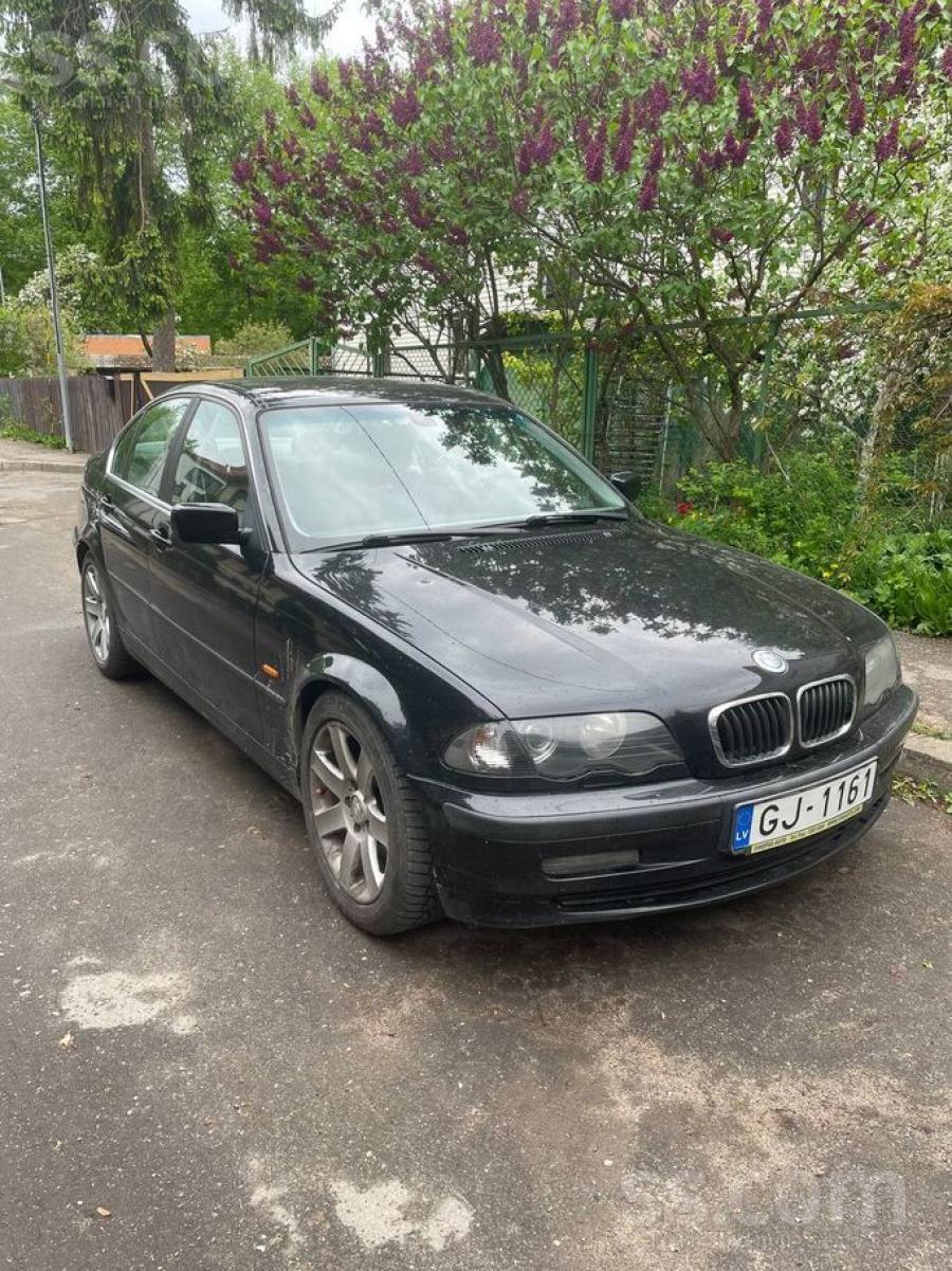Black BMW 325 2001 in Riga, with an engine capacity of 2.50 L and mileage of 220 thousand km for 1500 €, photo 3 on AUTOMOTO.COM.LV