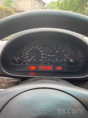 Black BMW 325 2001 in Riga, with an engine capacity of 2.50 L and mileage of 220 thousand km for 1500 €, photo 9 on AUTOMOTO.COM.LV