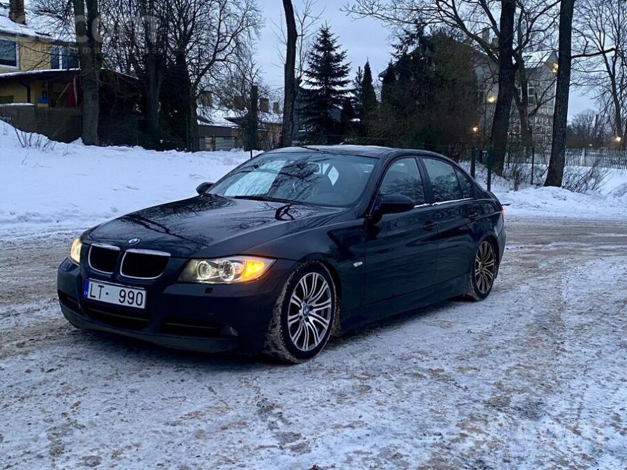 Black BMW 325 2005 in Riga, with an engine capacity of 2.50 L and mileage of 370 thousand km for 2400 €, photo 1 on AUTOMOTO.COM.LV