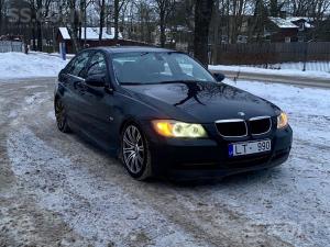Black BMW 325 2005 in Riga, with an engine capacity of 2.50 L and mileage of 370 thousand km for 2400 €, photo 3 on AUTOMOTO.COM.LV