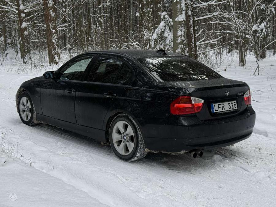 Melns BMW 325 2006 Kauņa, ar dzinēja tilpumu 3.00 L un nobraukumu 321 tūkst. km par 3550 €, foto 6 vietnē AUTOMOTO.COM.LV
