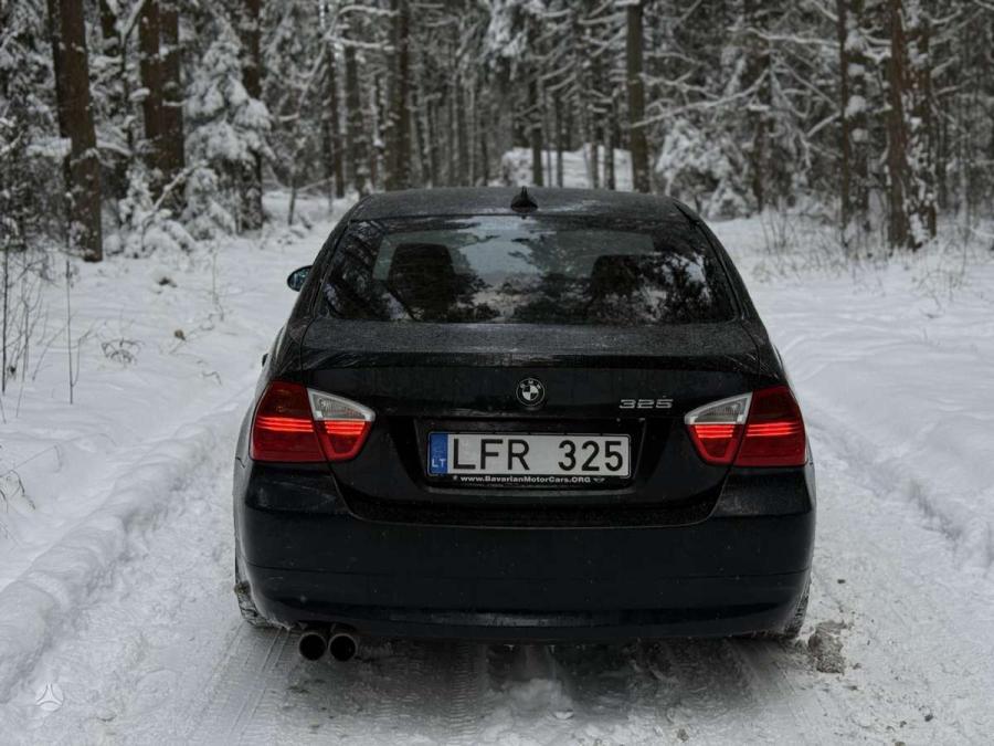 Melns BMW 325 2006 Kauņa, ar dzinēja tilpumu 3.00 L un nobraukumu 321 tūkst. km par 3550 €, foto 7 vietnē AUTOMOTO.COM.LV