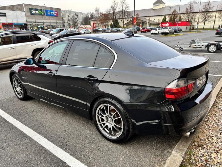 Black BMW 325 2006 in Riga, with an engine capacity of 2.50 L and mileage of 271 thousand km for 5050 €, photo 6 on AUTOMOTO.COM.LV